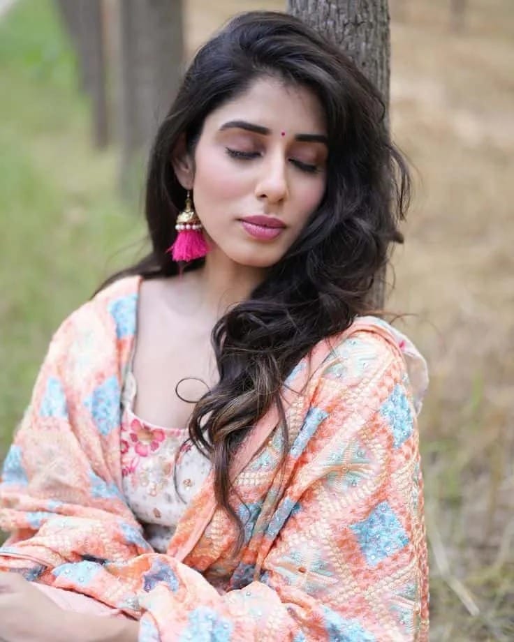 Real Simple Girl Image, Dp, Photos, Pictures & Wallpapers